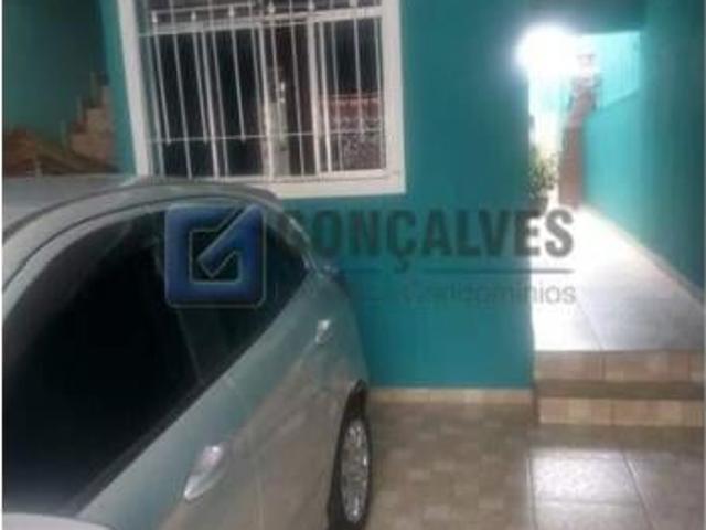 Sobrado à venda em Diadema Bairro Taboão – 4 quartos, 2 vagas, piso laminado