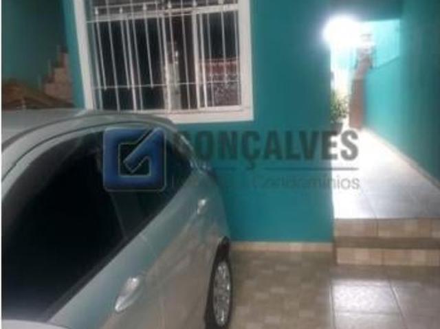 Sobrado à venda em Diadema Bairro Taboão – 4 quartos, 2 vagas, piso laminado