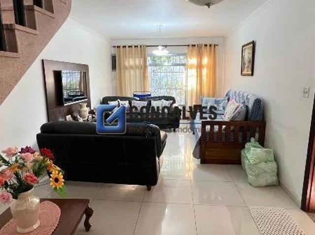 Sobrado à venda em Diadema Centro 3 quartos, 1 suíte, 3 vagas | 198 m² internos
