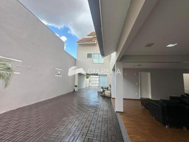 Sobrado à venda em excelente localização no JARDIM GISELA, TOLEDO PR