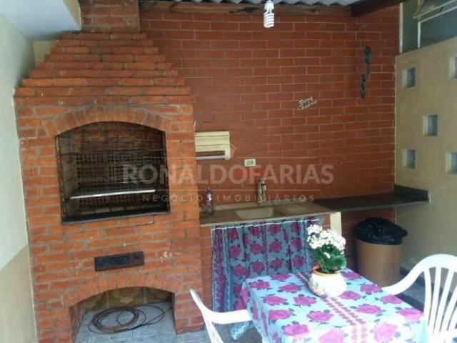SOBRADO À VENDA EM EXCELENTE LOCALIZAÇAO JARDIM SUZANA!