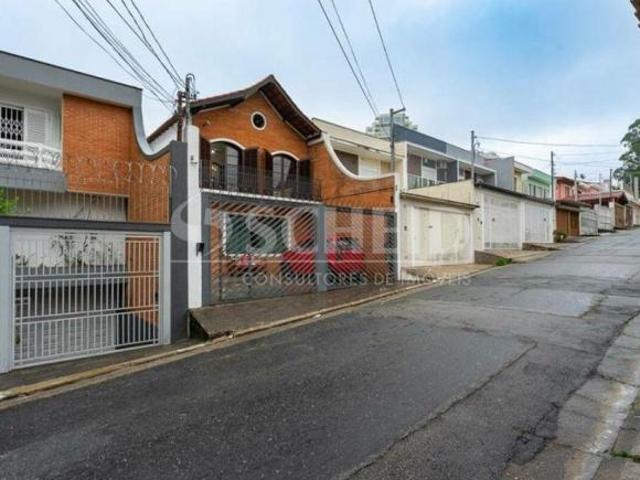 Sobrado á Venda em Interlagos com 194m², 4 quartos sendo 2 suítes, 3 vagas