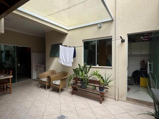 Sobrado à venda em Indaiatuba, Jardim Hubert, com 3 quartos, com 197.02 m²