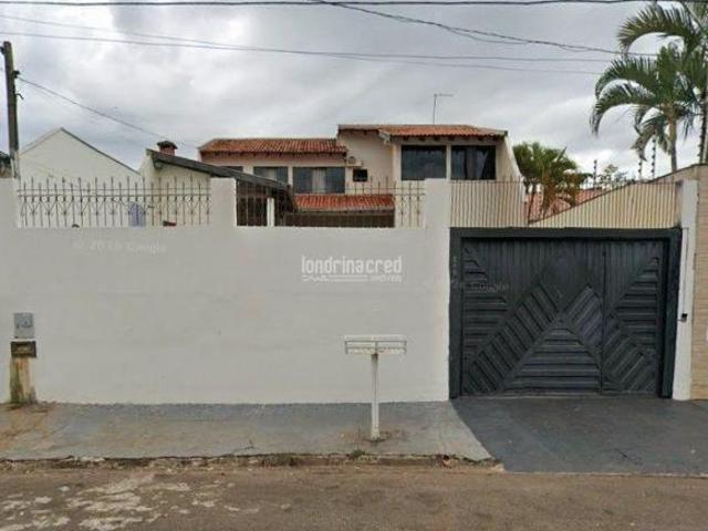 Sobrado à venda em Ibiporã com piscina, churrasqueira e 265 m² de área útil