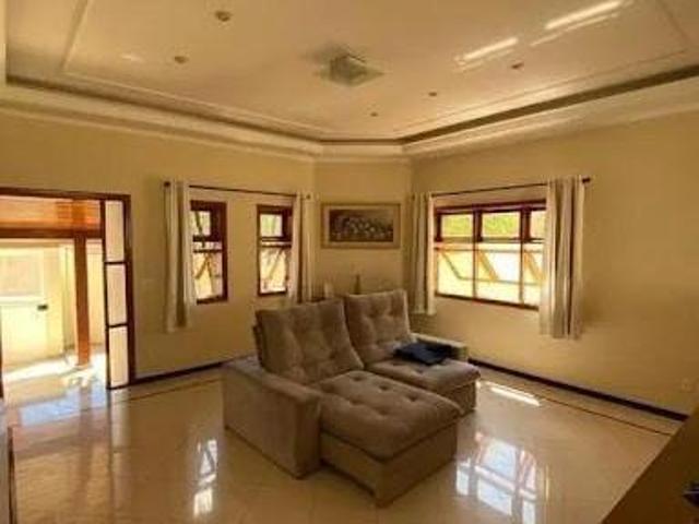 Sobrado à Venda em Itatiba | 4 Quartos com Sacada, Suíte e Excelente Localização