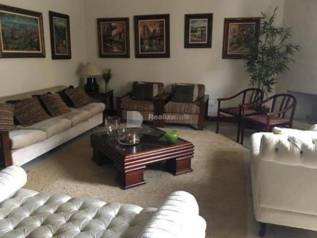 Sobrado à venda em Jacareí, Vila Zezé, com 4 quartos, com 375 m², Jardim Coleginho