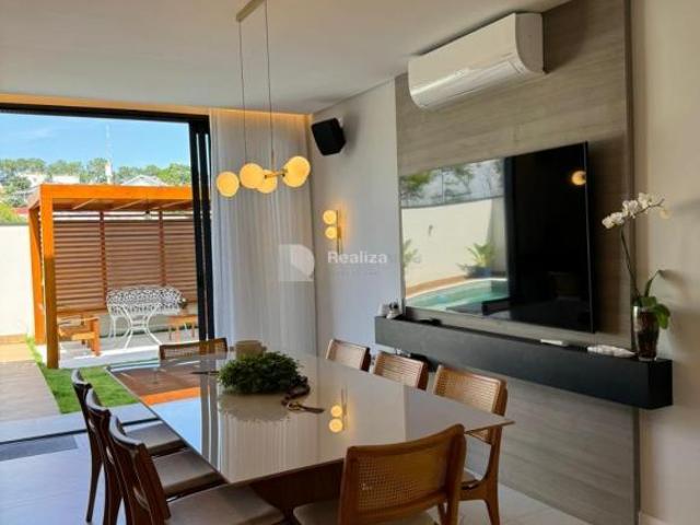 Sobrado à venda em Jacareí, Condomínio Residencial Fogaça, com 3 suítes, com 220 m²