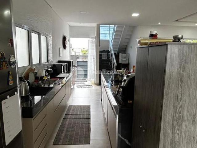 Sobrado à venda em Jacareí, Loteamento Villa Branca, com 3 quartos, com 250 m²