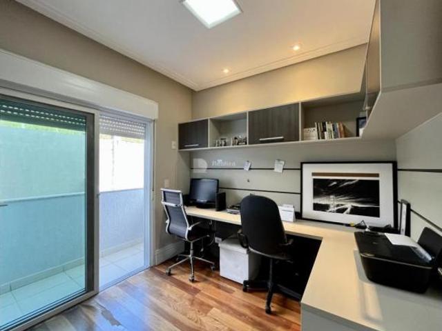 Sobrado à venda em Jacareí, Parque Califórnia, com 4 quartos, com 250 m², Cristal Park