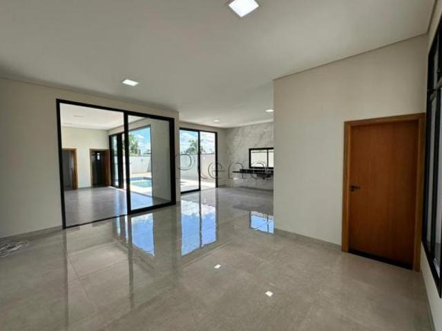 Sobrado à venda em Jaguariúna, Residencial Campo Camanducaia, com 4 suítes, com