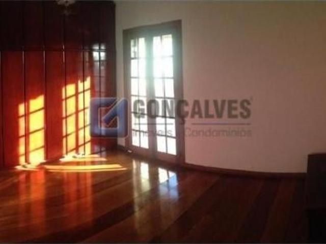 Sobrado à venda em Jardim ABC, Diadema – 3 quartos, suíte e 2 vagas
