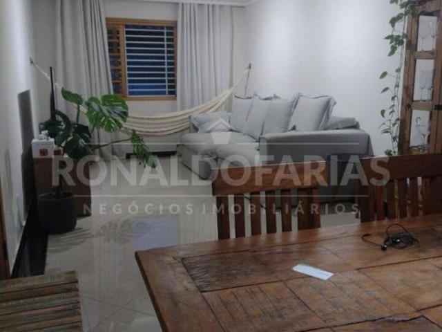 Sobrado a Venda em Jardim Regis com 3 Dormitórios e 1 Suíte 2 Vagas de Garagem