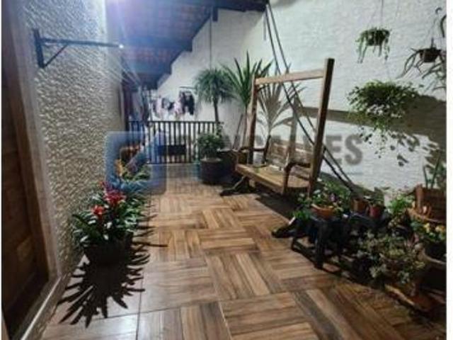 Sobrado à venda em Jardim Santista, Mauá – 3 quartos, 3 vagas, 124 m²
