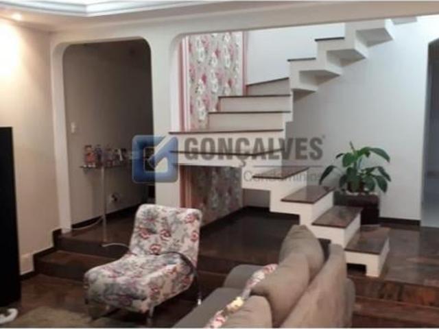 Sobrado à venda em Jardim Santo André, 3 quartos, 3 vagas – R$ 580.000