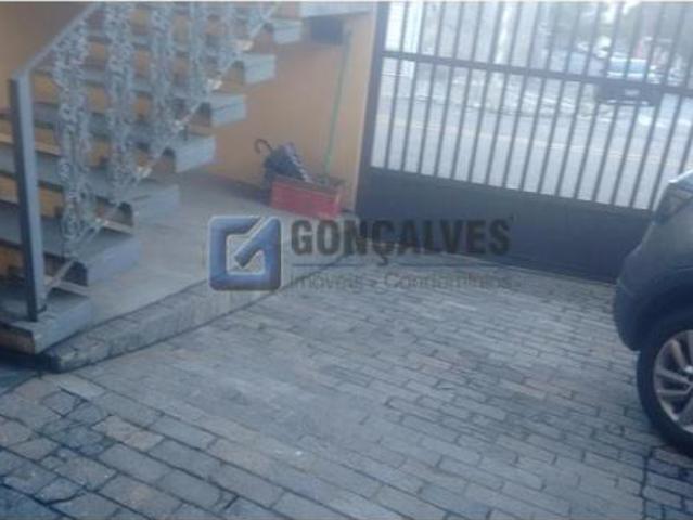 Sobrado à venda em Jardim Saracantam, SBC – 3 quartos 1 suíte e 4 vagas