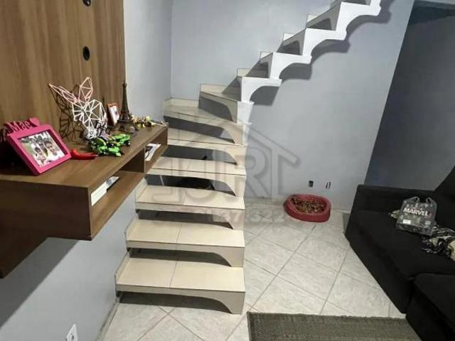 Sobrado à venda em ótima localização no Jardim Adelina em Mauá/SP. Próximo a Avenida Barão de Mauá