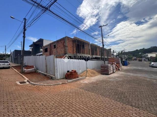 Sobrado à Venda em Lajeado Universitário
