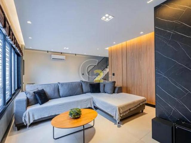 Sobrado á venda em Moema, 4 quartos, 2 suítes, 3 vagas de garagem
