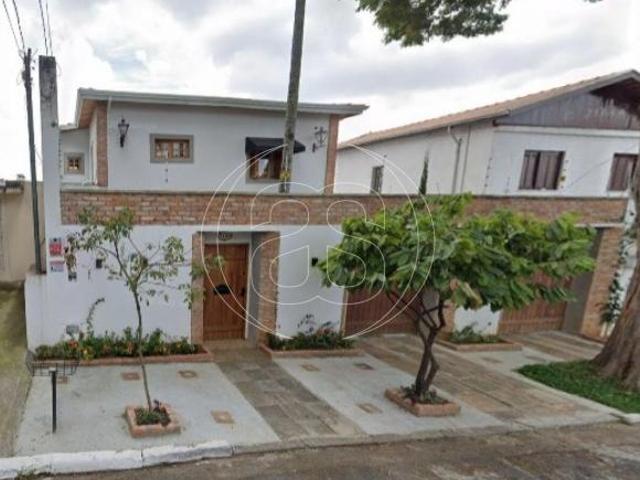 Sobrado á venda em Moema índios com 4 vagas de garagem e 3 suítes!