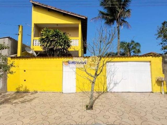 Sobrado à venda em Mongaguá com 3 dormitórios e Piscina!
