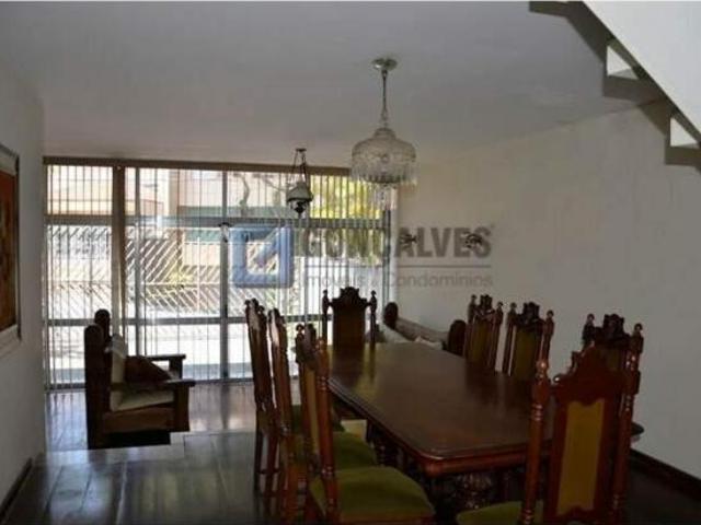 Sobrado à Venda em Moóca, SP | 3 Quartos + 1 Suíte, 240m² Privativos