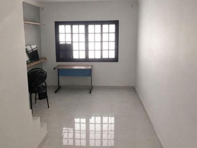 Sobrado de alto padrão no Parque São Vicente, Mauá SP: 3 quartos, 1 suíte, 3 banheiros, 2 vagas de g