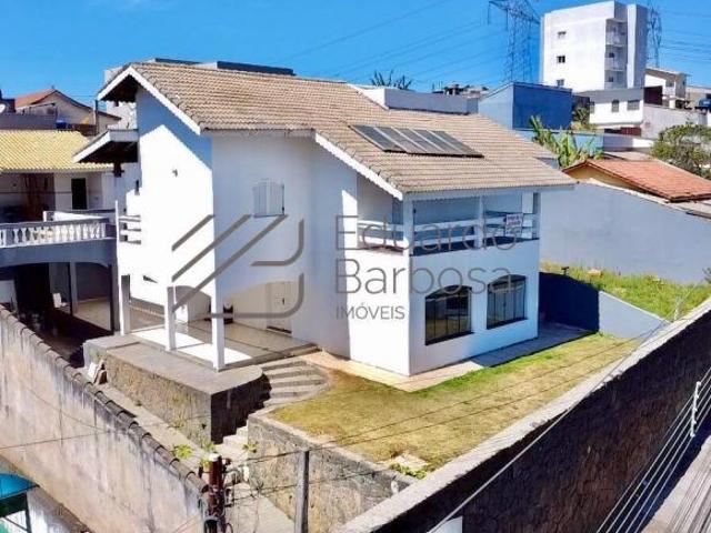 Sobrado à Venda em Mairiporã/SP