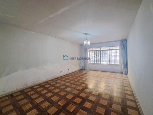 Sobrado à venda em Mirandópolis com 3 quartos e 2 vagas