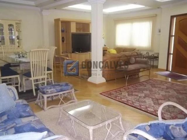 Sobrado à venda em Nova Petrópolis, São Bernardo do Campo – 3 dorms, piscina e espaço gourmet