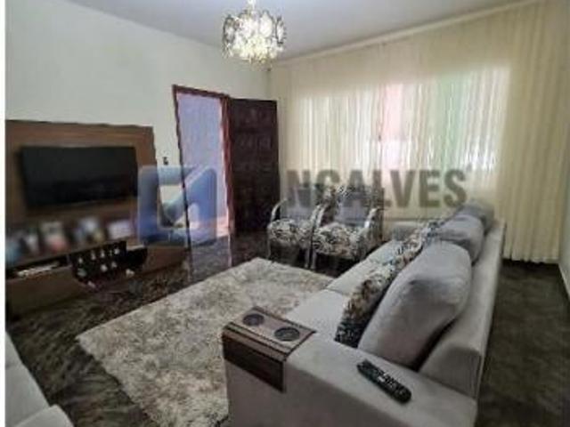 Sobrado à venda em Nova Petrópolis, SBC – 3 quartos, 1 suíte e 2 vagas