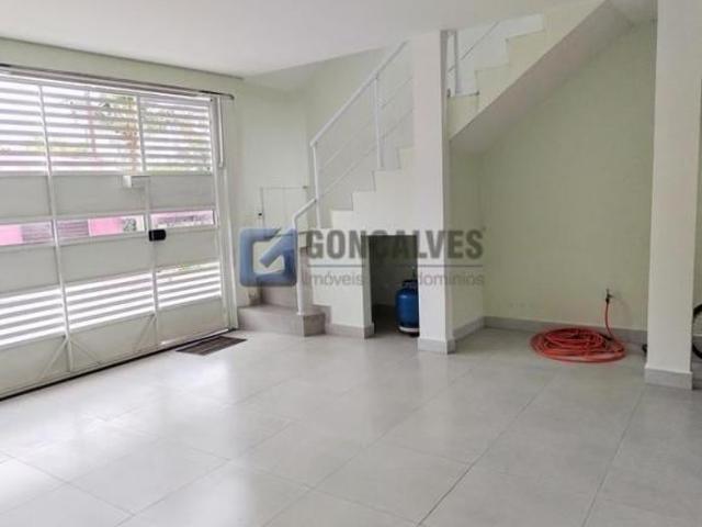 Sobrado à venda em São Bernardo do Campo Alvarenga – 3 quartos, 2 vagas e área de 260 m²