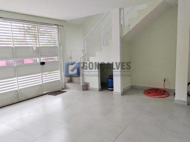 Sobrado à venda em São Bernardo do Campo Alvarenga – 3 quartos, 2 vagas e área de 260 m²