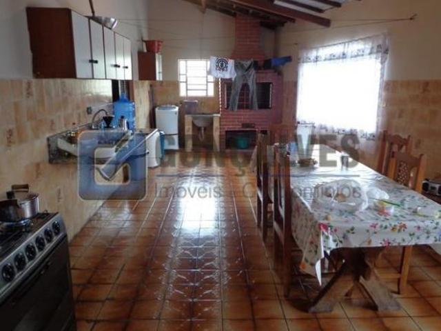 Sobrado à venda em São Bernardo do Campo Bairro Dos Casa – 270 m², 3 quartos, 5 vagas