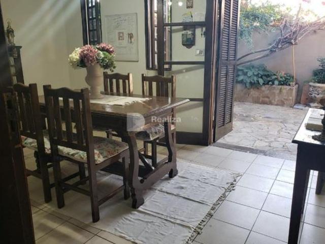 Sobrado à venda em São José dos Campos, Jardim América, com 3 quartos, com 196 m²