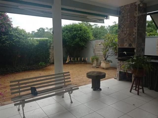 Sobrado à venda em Sorocaba, Condomínio Campos do Conde, com 3 suítes, com 236 m²