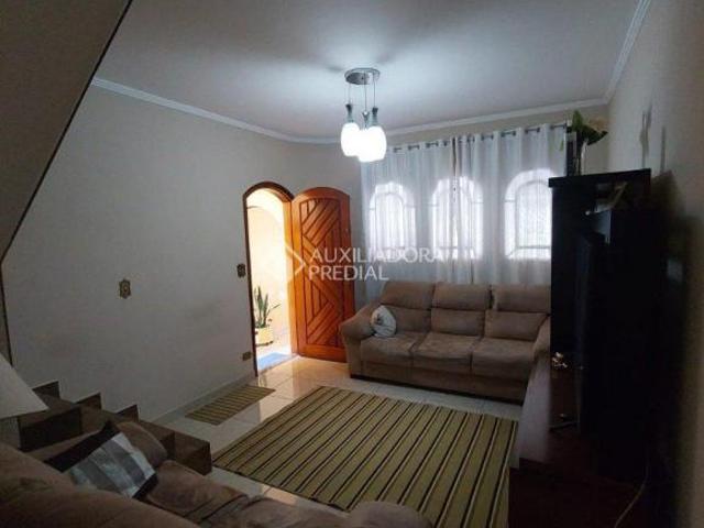 Sobrado à venda em Santo André 3dorm,2vagas,com edicula com 2comodos Excelente oportunidade!