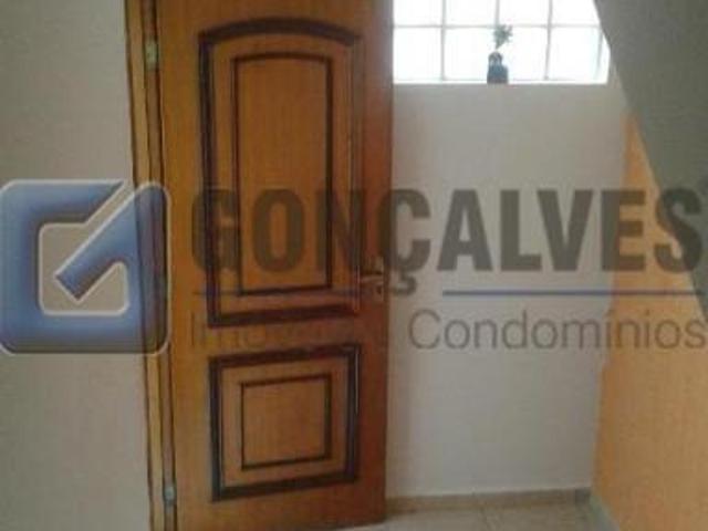 Sobrado à venda em Santo André Campestre – 3 quartos, 5 vagas e 130m² de área interna
