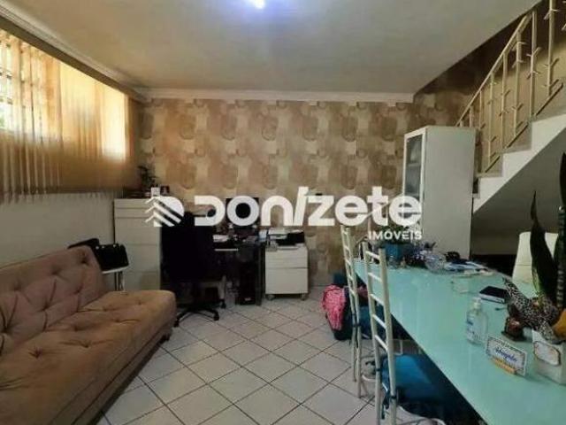 Sobrado à venda em Santo André Casa Branca • 3 quartos 2 suítes + quintal