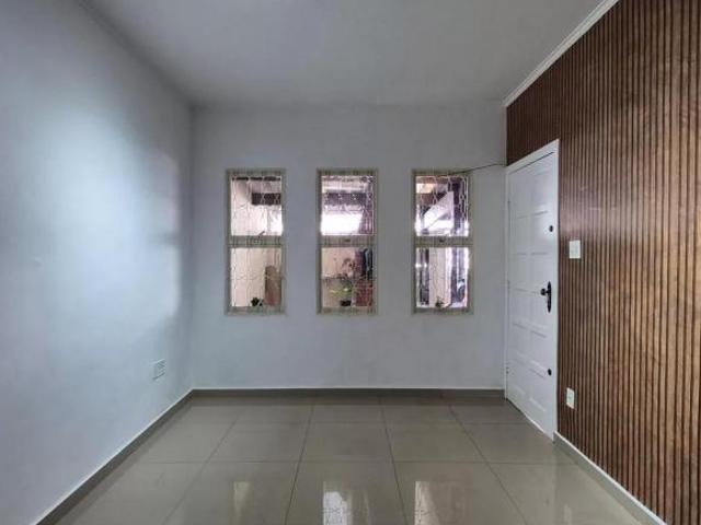 Sobrado à venda em Santo André Casa Branca | 2 dorms, 2 vagas e churrasqueira
