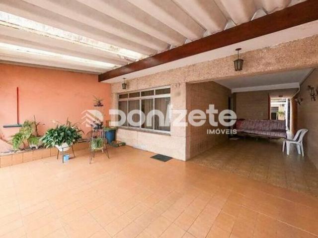 Sobrado à venda em Santo André Bangu — 3 quartos, 3 vagas, financiável