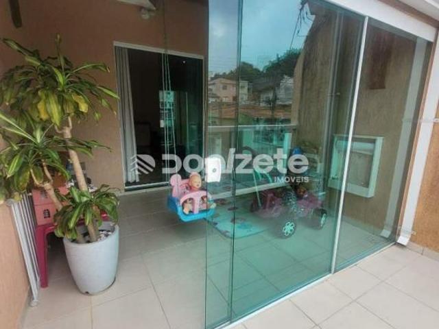 Sobrado à venda em Santo André Jardim Stella | 3 dorms, 1 suíte, 2 vagas