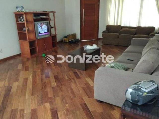 Sobrado à venda em Santo André Paraíso – 4 quartos, 3 suítes, 234 m², 4 vagas