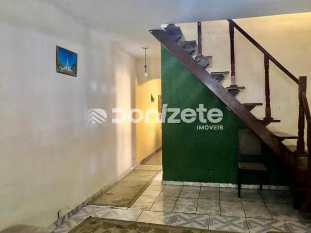 Sobrado à venda em Santo André Vila Tibiriçá, 3 quartos, 2 vagas, aceita financiamento