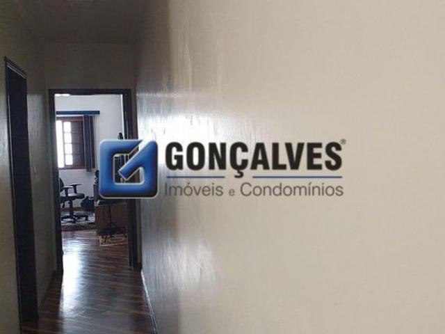 Sobrado à Venda em Santo André Vila Cecília Maria | 3 suítes, 4 vagas, 176,93 m²