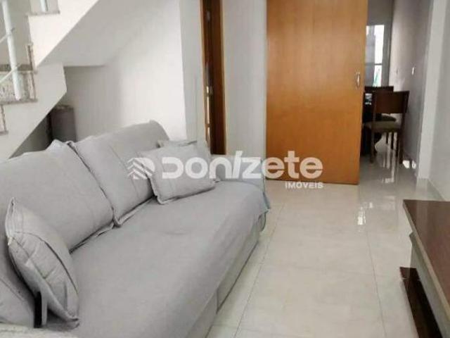 Sobrado à venda em Santo André Vila Helena | 2 suítes e 2 vagas