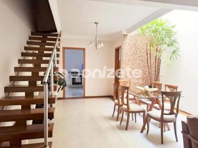 Sobrado à venda em Santo André Vila Scarpelli | 171m² | Financiamento e permuta