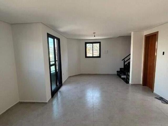 Sobrado à Venda em Santo André – Vila Scarpelli | 2 suítes, 2 varandas, porcelanato