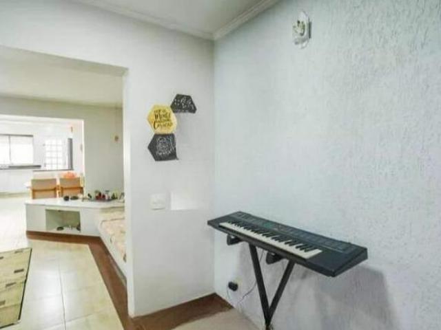 Sobrado à venda em Santo André Vila Santa Teresa 214 m², 2 suítes, 1 vaga, financia