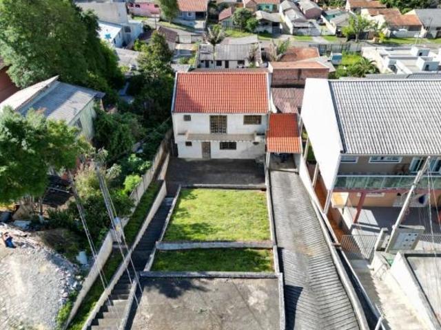 Sobrado à Venda em Santa Cândida Boa Oportunidade de Investimento!