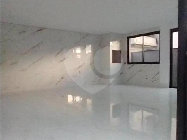 Sobrado à venda em Santa Cândida, Curitiba
